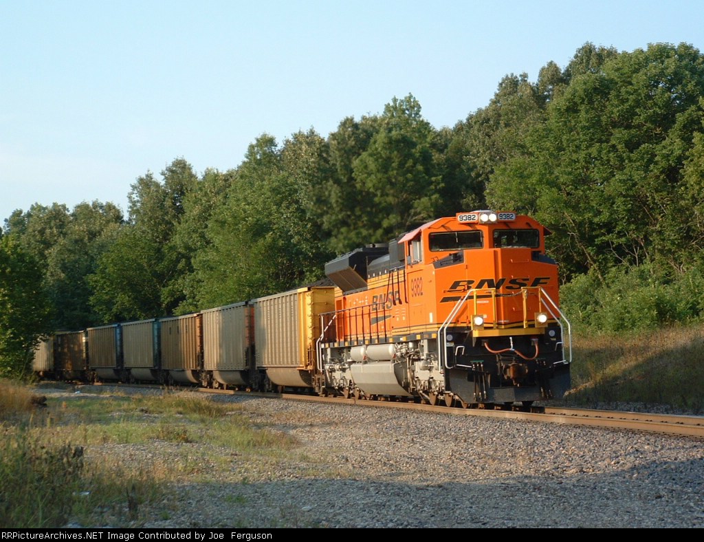 BNSF 9382 coming into W. Vienna Jct.